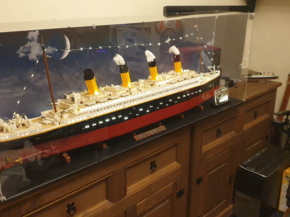 LEGO® Titanic Display Case (10294)