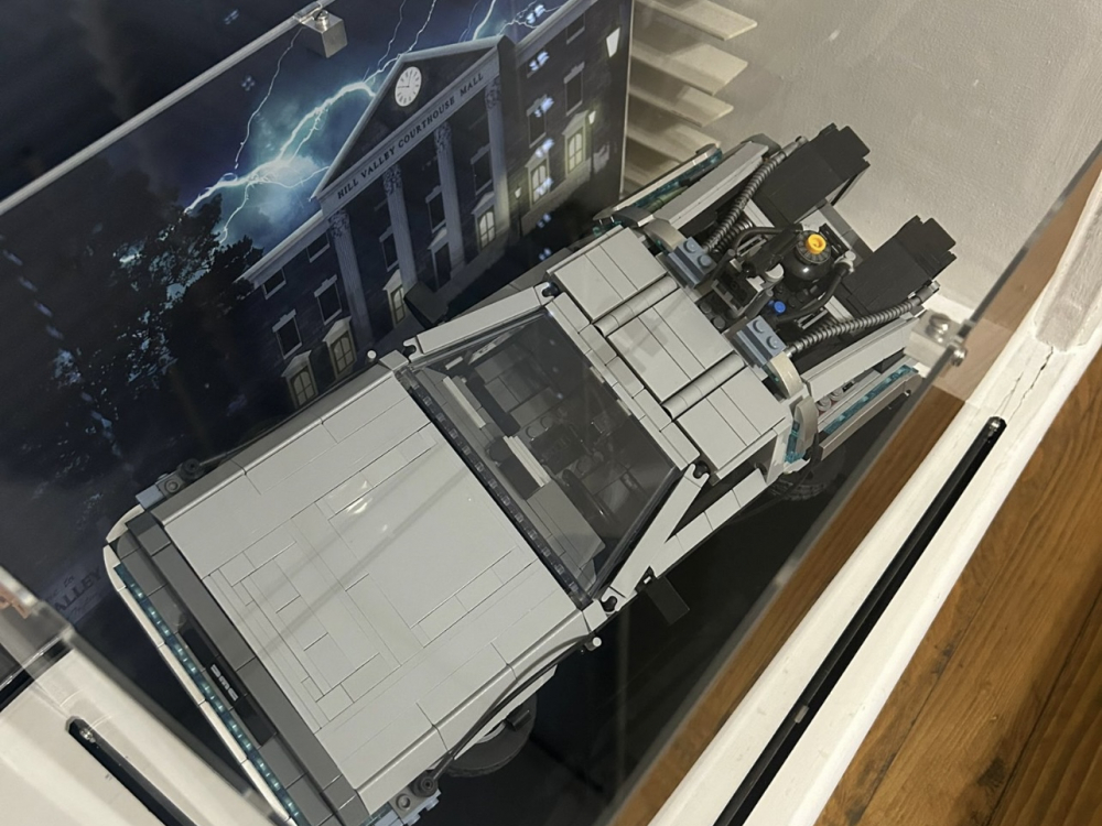 LEGO® Back to the Future Time Machine Display Case (10300)
