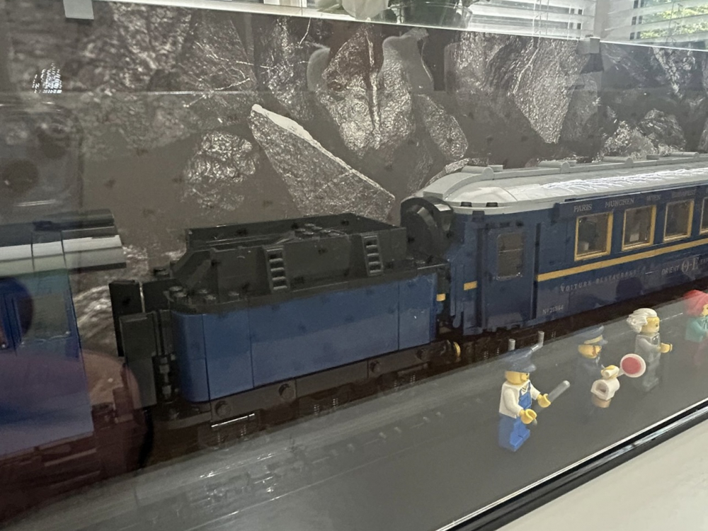 LEGO® Back to the Future Time Machine Display Case (10300)