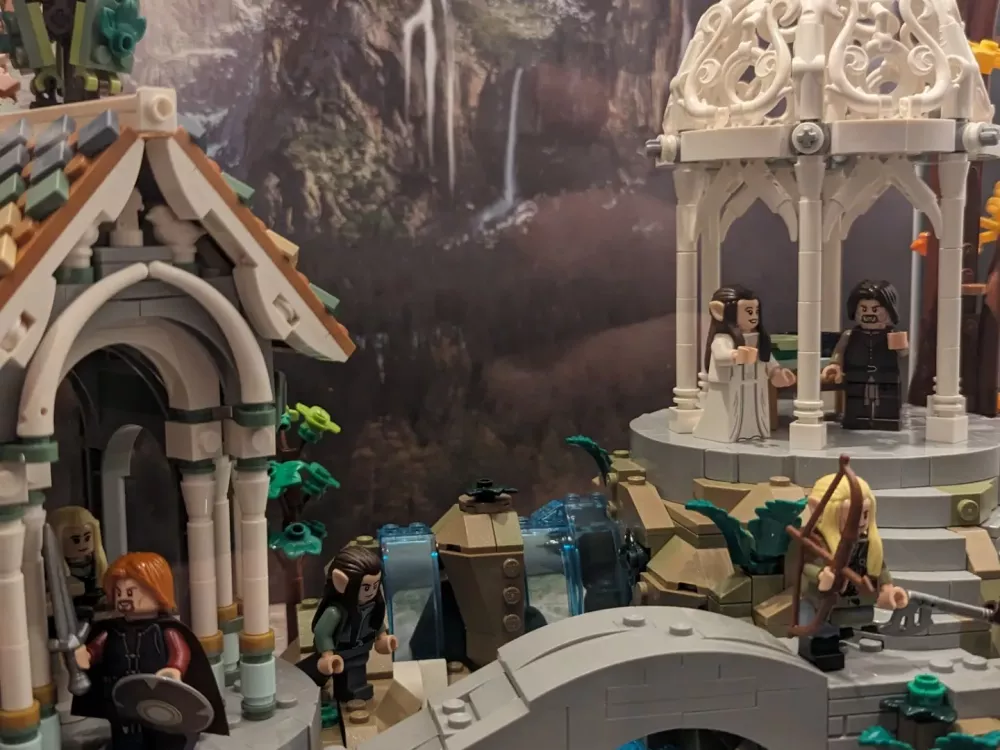 LEGO® Rivendell Display Case (10316)