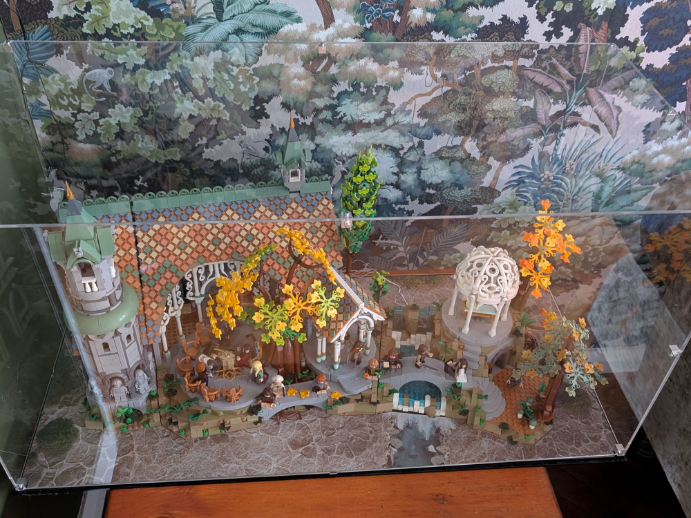 LEGO® Rivendell Display Case (10316)