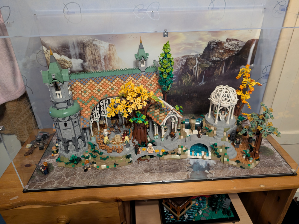 LEGO® Rivendell Display Case (10316)