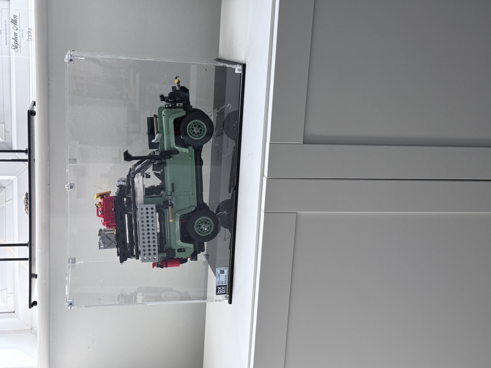 LEGO® Icons: Land Rover Classic Defender 90 (10317) Display Case