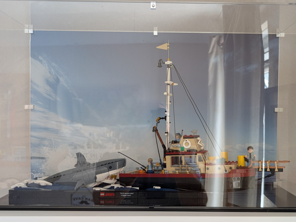 LEGO® Jaws (21350) Display Case