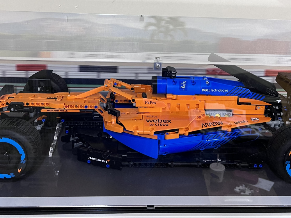 LEGO® McLaren Formula 1™ Race Car Display Case (42141)