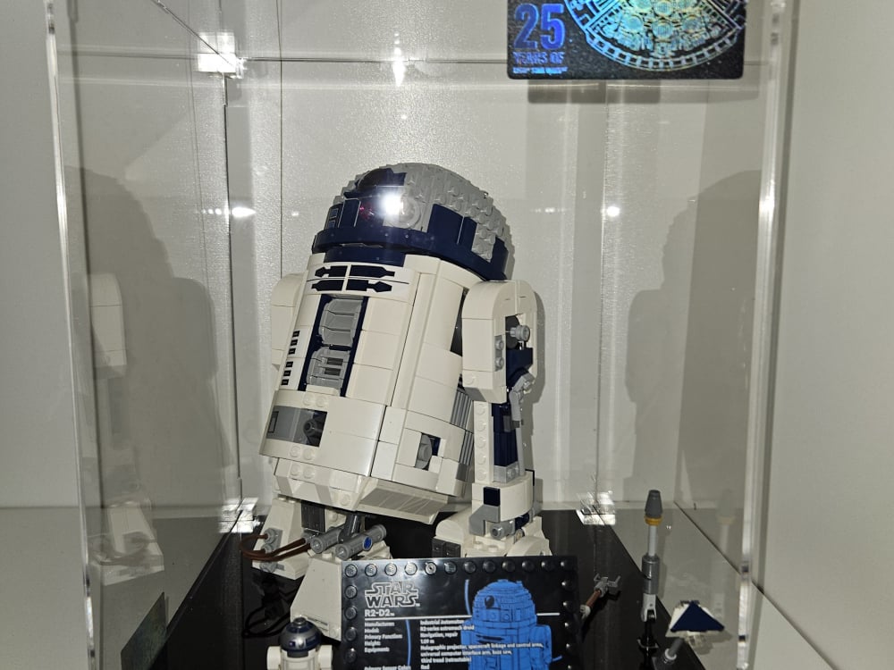 LEGO® SPECIAL EDITION - R2-D2™ (75379) Display Case