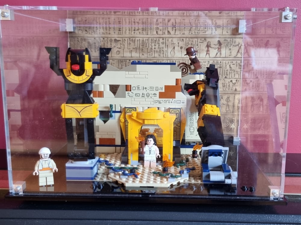 LEGO® Indiana Jones™ Escape from the Lost Tomb (77013) Display Case