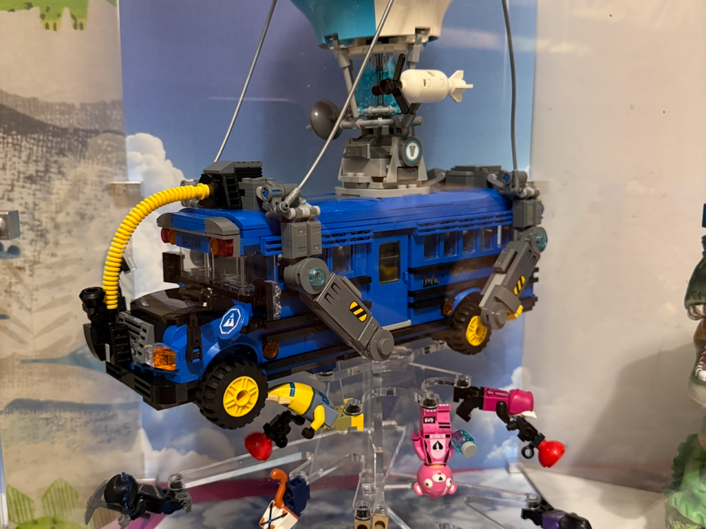 LEGO® Fortnite: Battle Bus (77073) Display Case