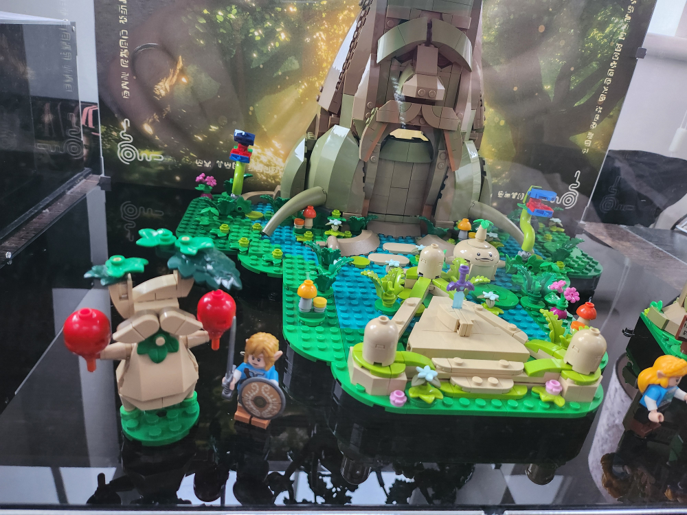 LEGO® Zelda: Great Deku Tree 2-in-1 (77092) Display Case