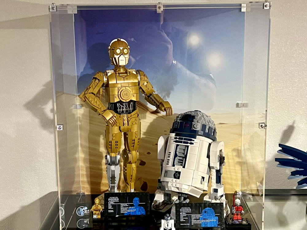 SPECIAL EDITION - LEGO® C-3PO™ (75398) & R2-D2™ (75379) Display Case