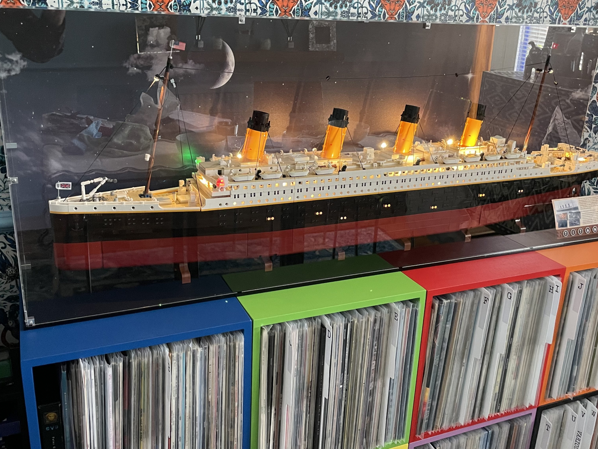 LEGO® Titanic Display Case (10294)