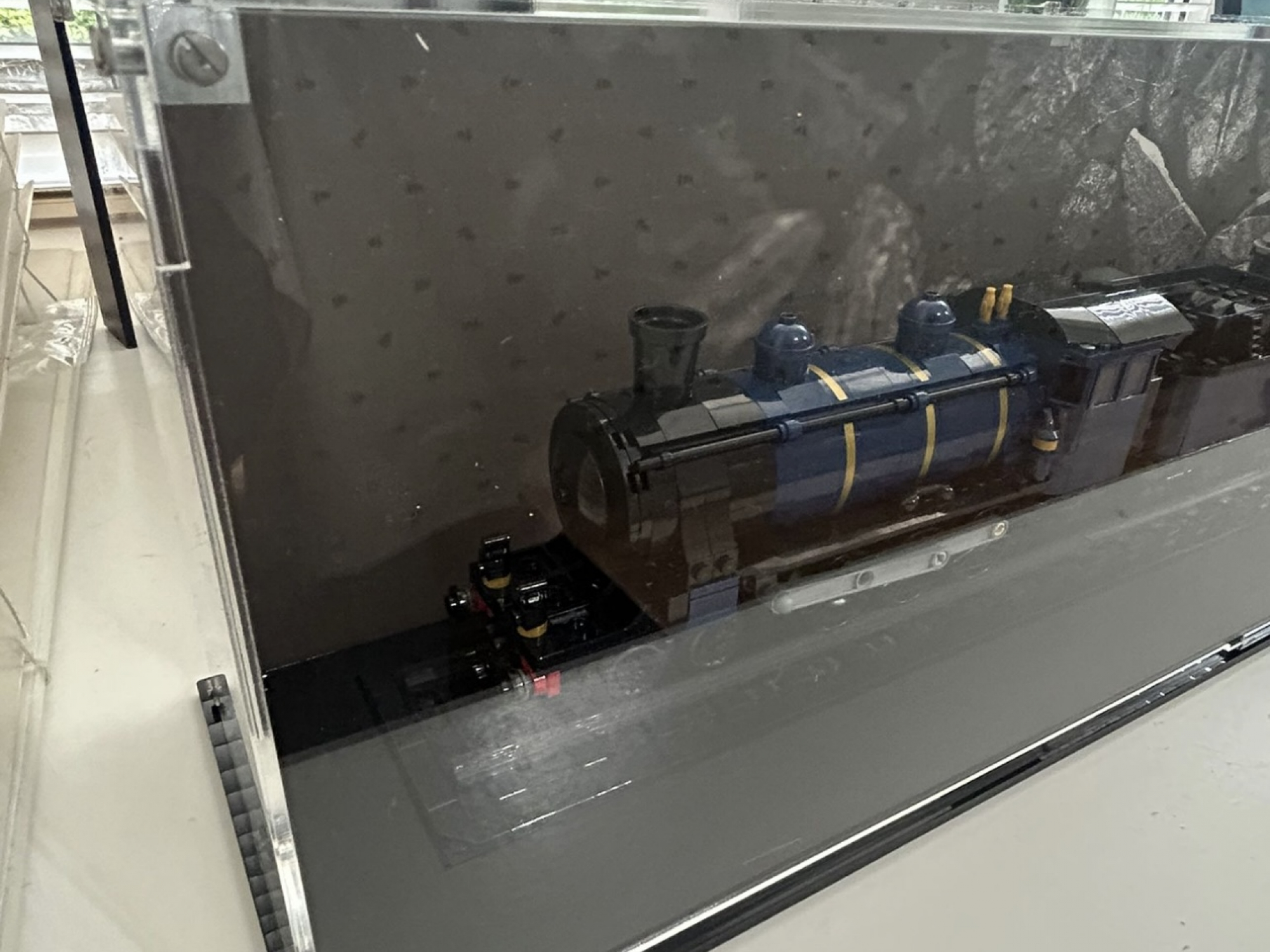 LEGO® Back to the Future Time Machine Display Case (10300)