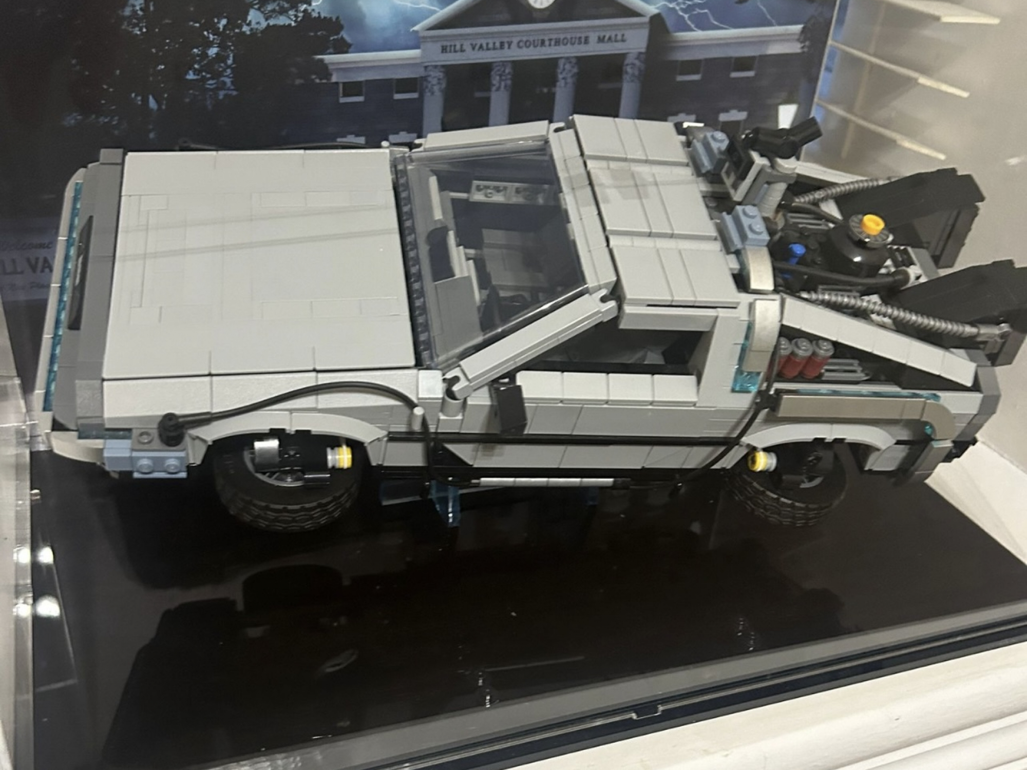 LEGO® Back to the Future Time Machine Display Case (10300)