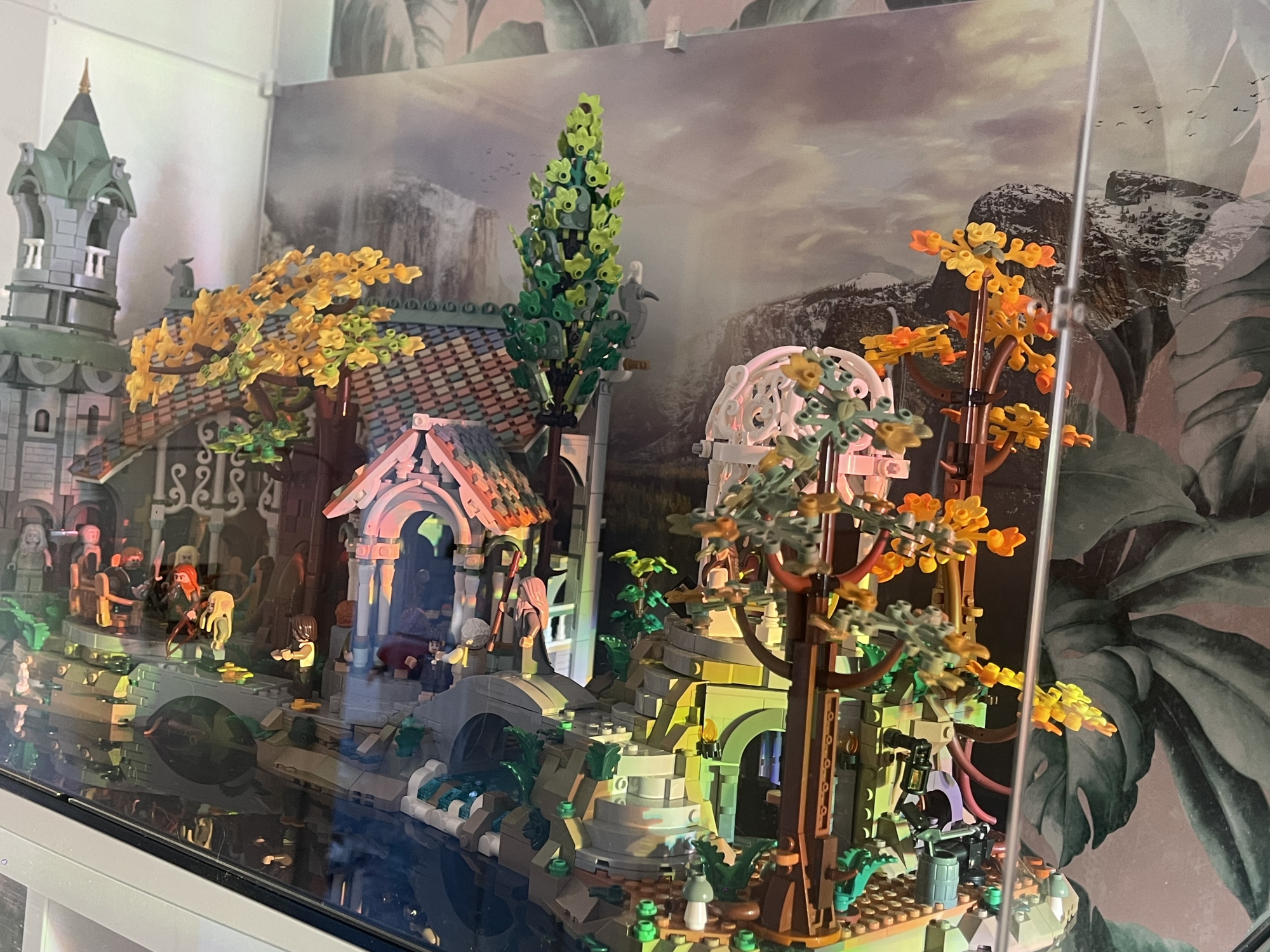 LEGO® Rivendell Display Case (10316)