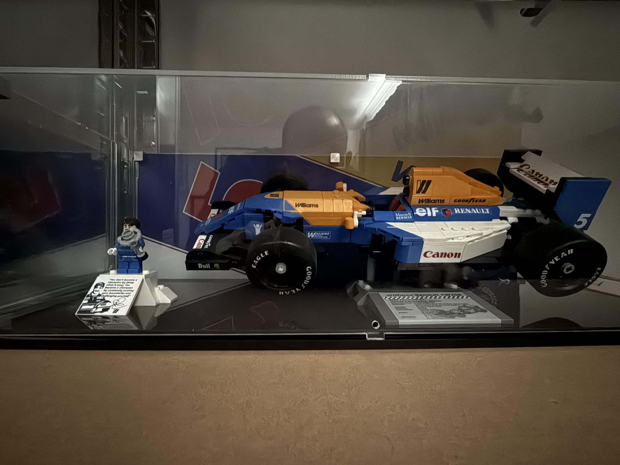 LEGO® Williams Racing FW14B & Nigel Mansell (10353) SetScape Display