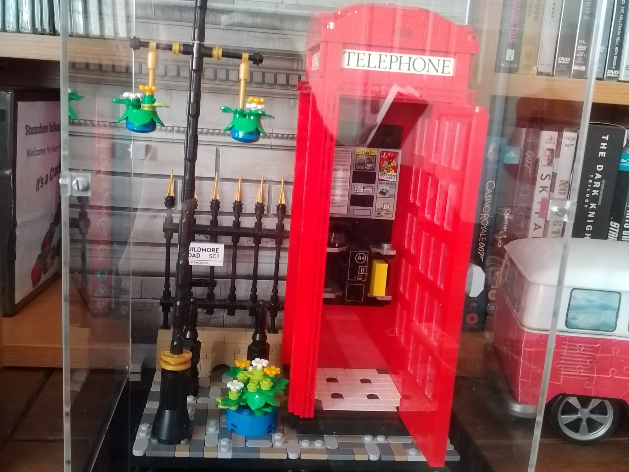 LEGO® Red London Telephone Box (21347) Display Case