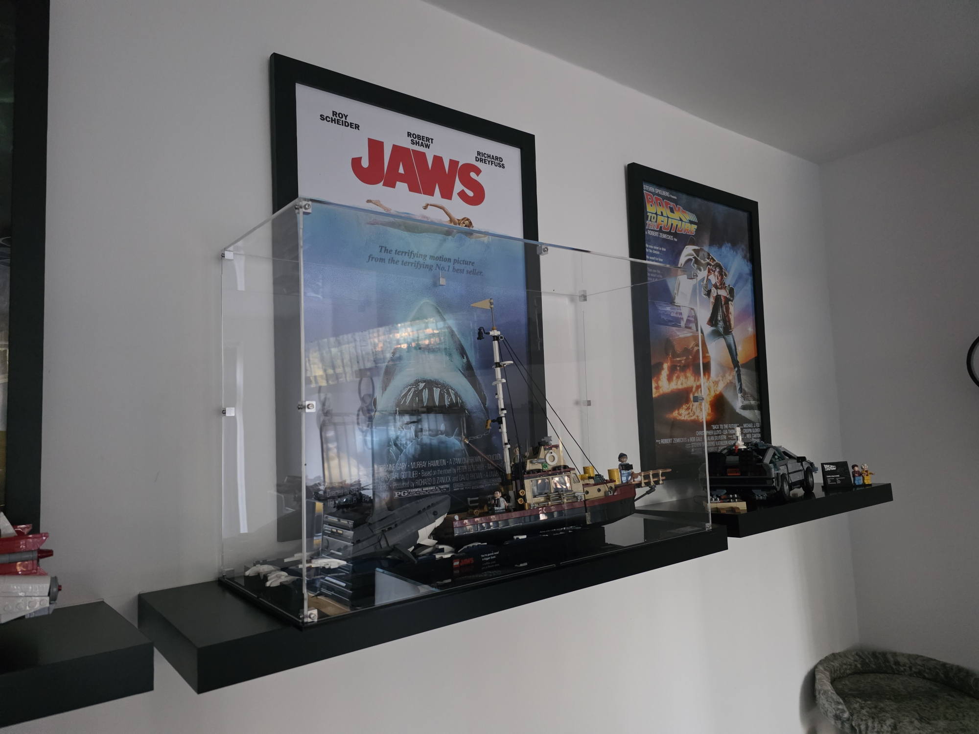 LEGO® Jaws (21350) Display Case