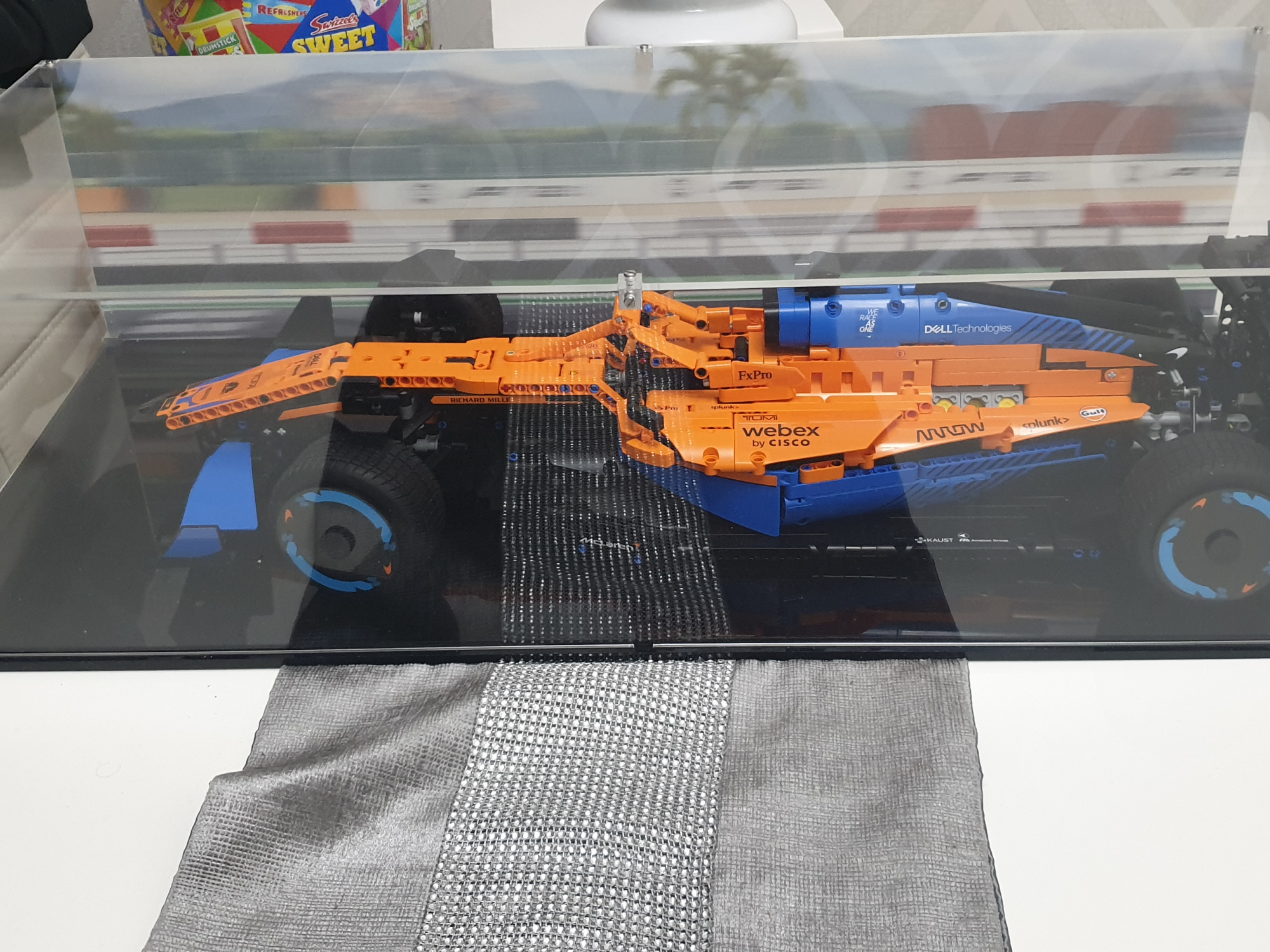 LEGO® McLaren Formula 1™ Race Car Display Case (42141)