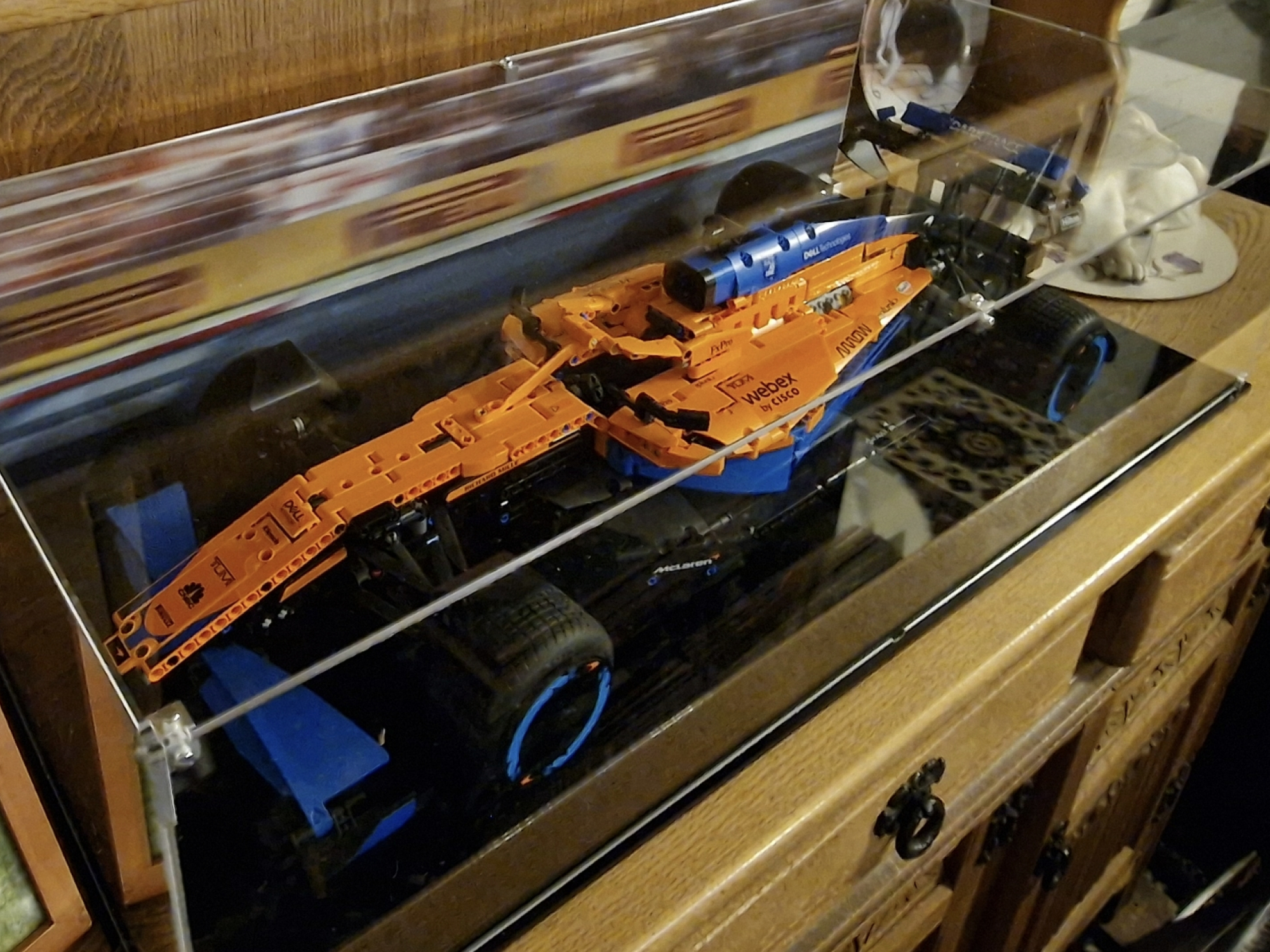 LEGO® McLaren Formula 1™ Race Car Display Case (42141)