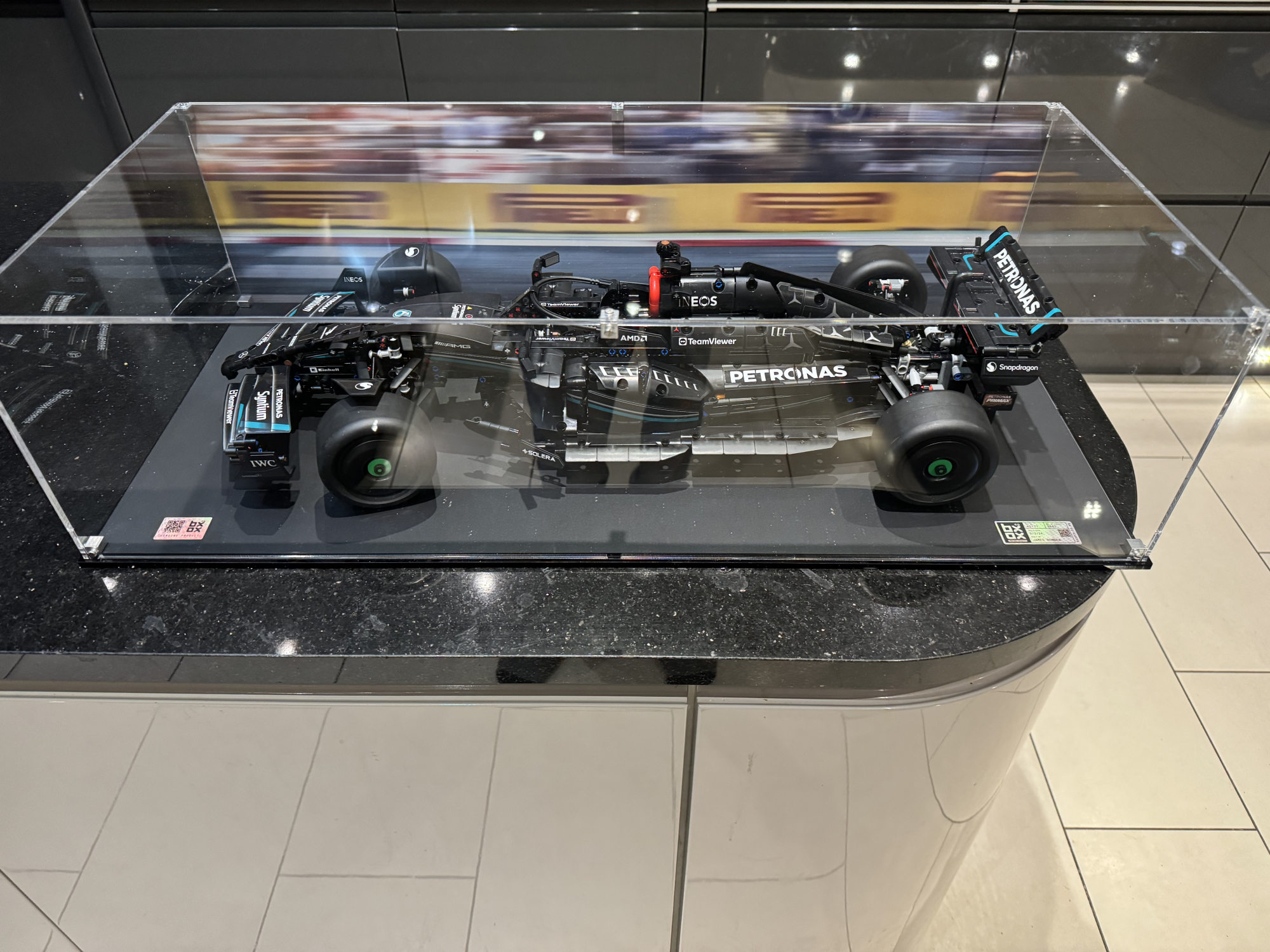 LEGO® Mercedes-AMG F1 W14 E Performance (42171) Display Case