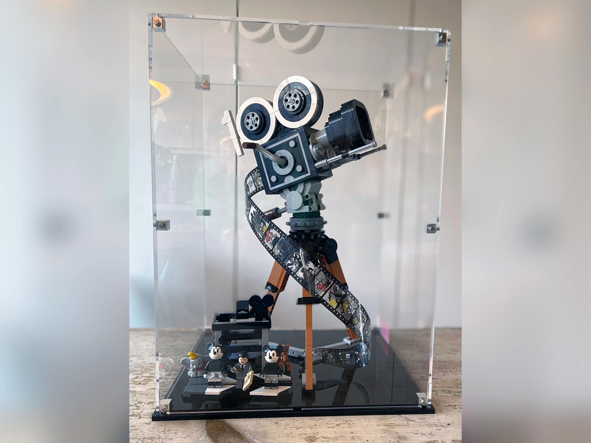 LEGO® Walt Disney Tribute Camera (43230) Display Case