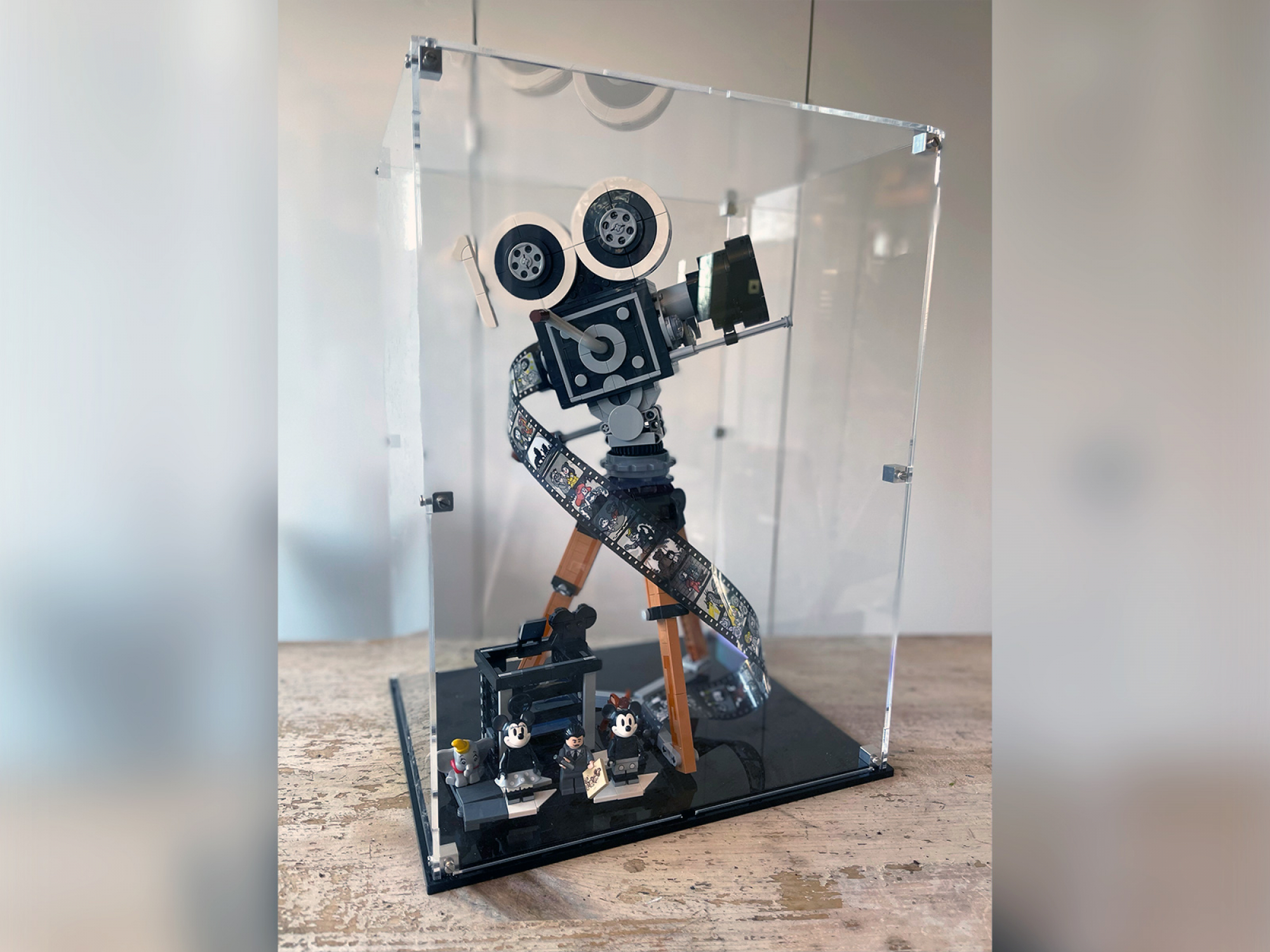 LEGO® Walt Disney Tribute Camera (43230) Display Case