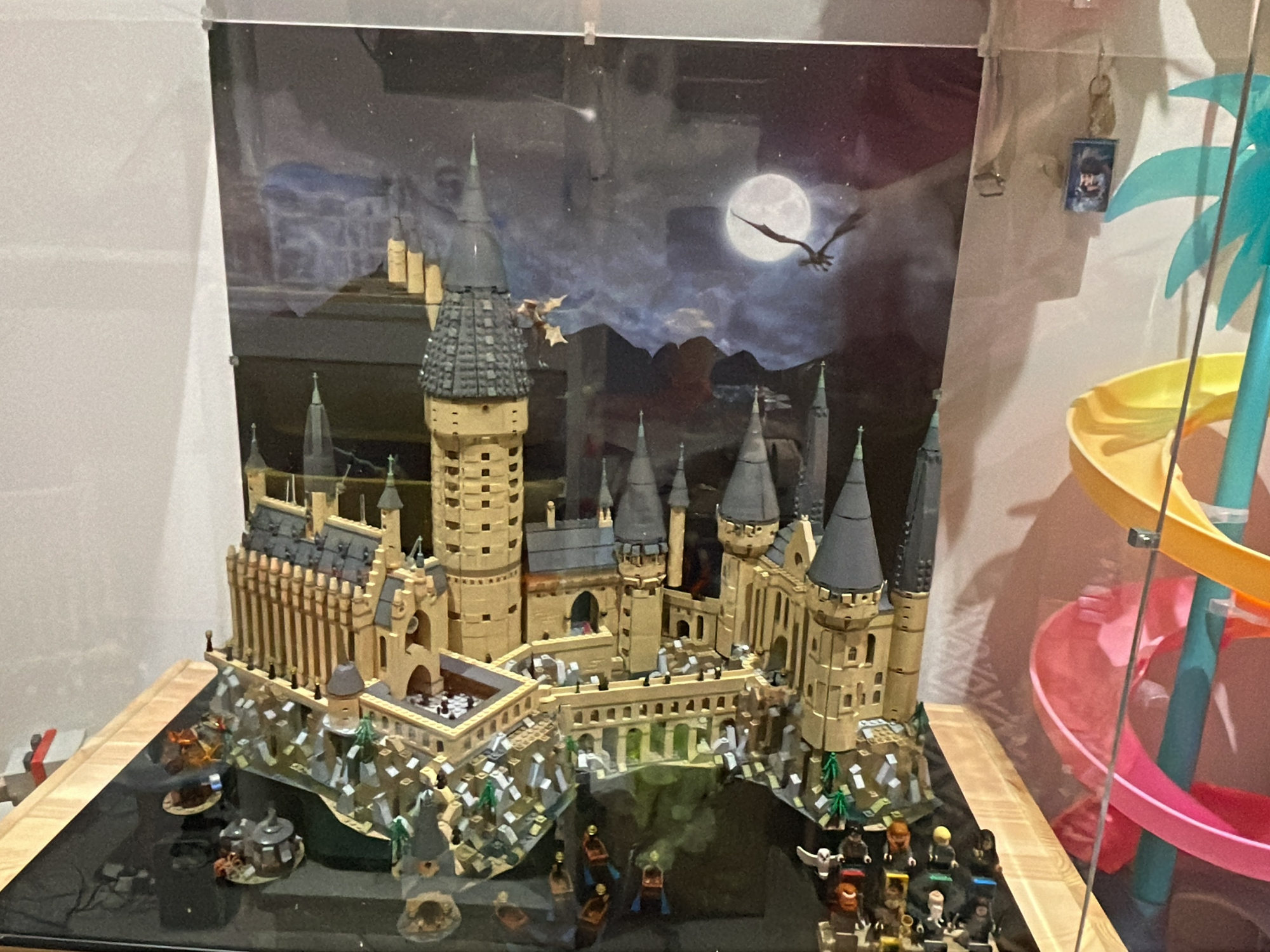 LEGO® Hogwarts Castle Display Case (71043)