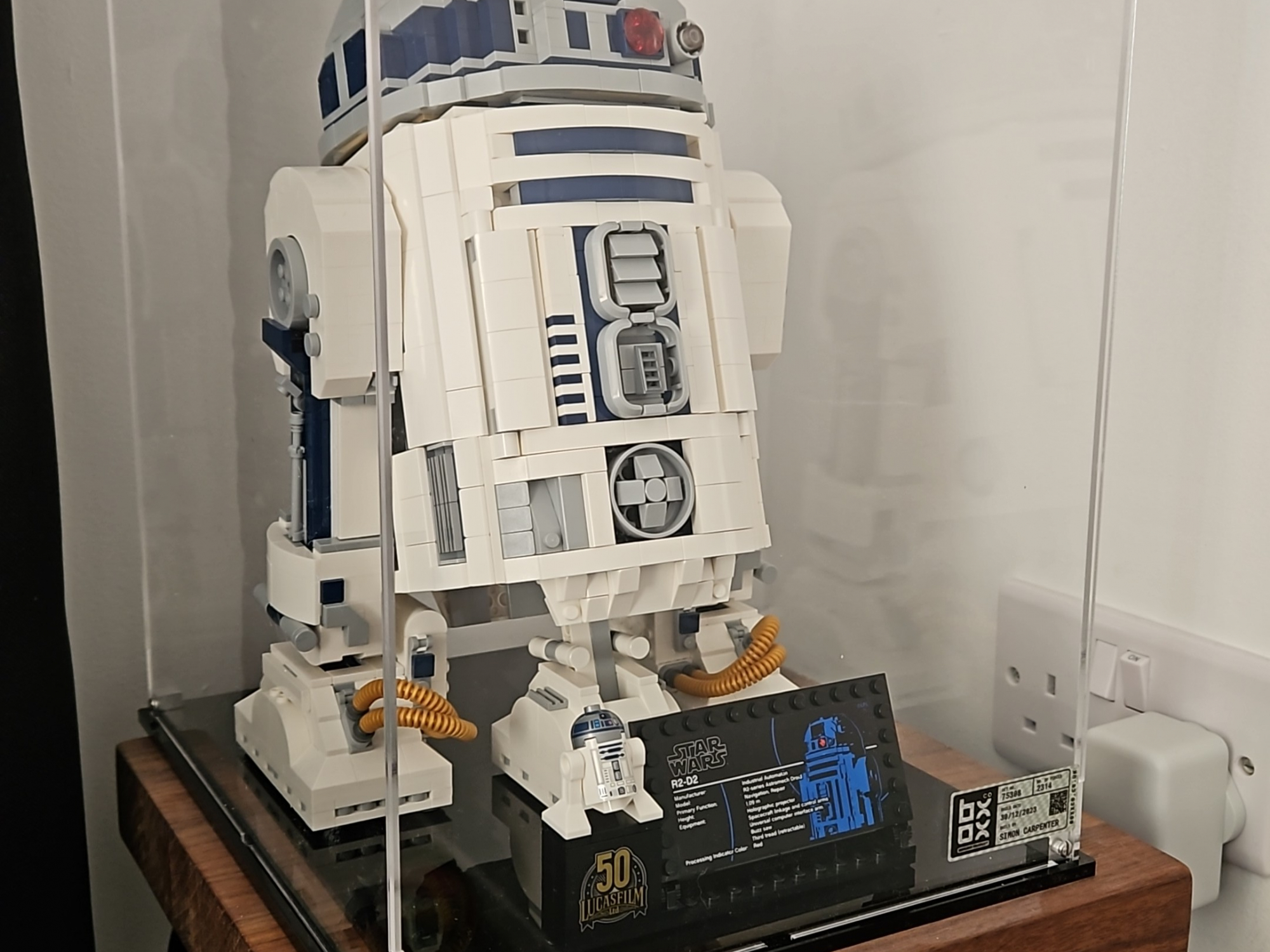 LEGO® UCS R2-D2 Display Case (75308)