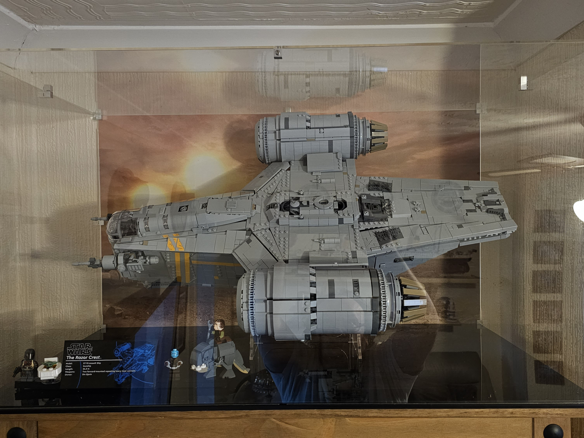 LEGO® UCS The Razor Crest™ Display Case (75331)