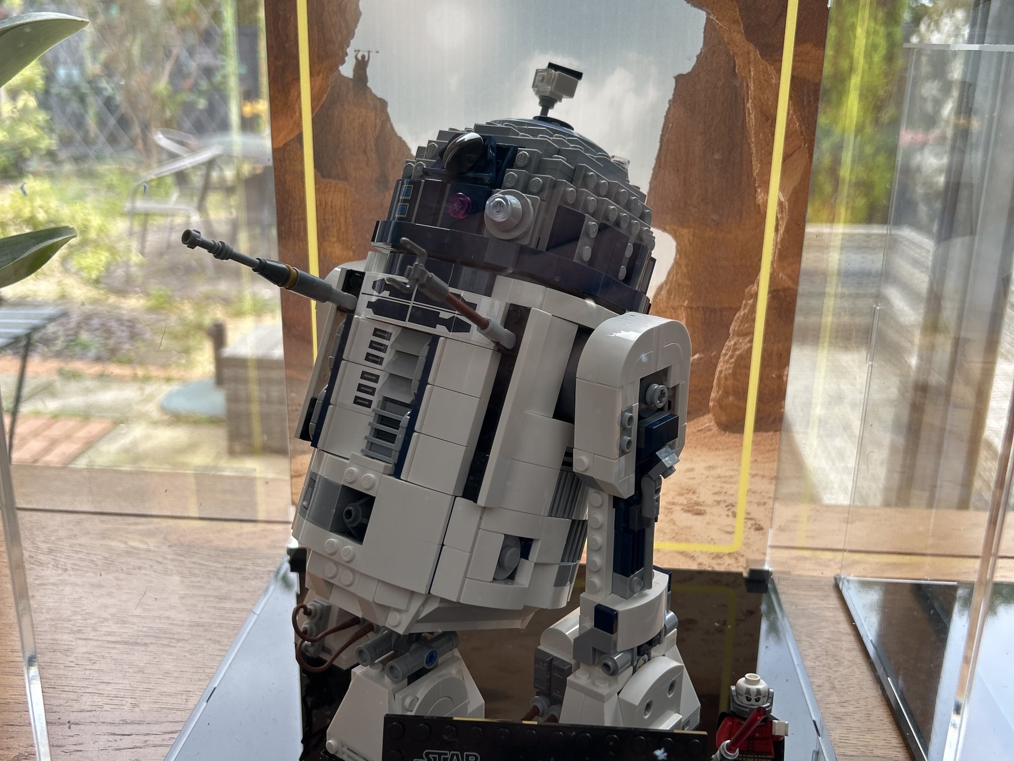 LEGO® SPECIAL EDITION - R2-D2™ (75379) Display Case