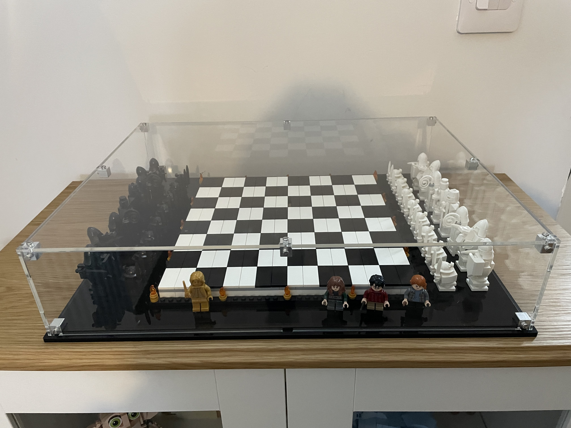 LEGO® Hogwarts™ Wizard's Chess Display Case (76392)