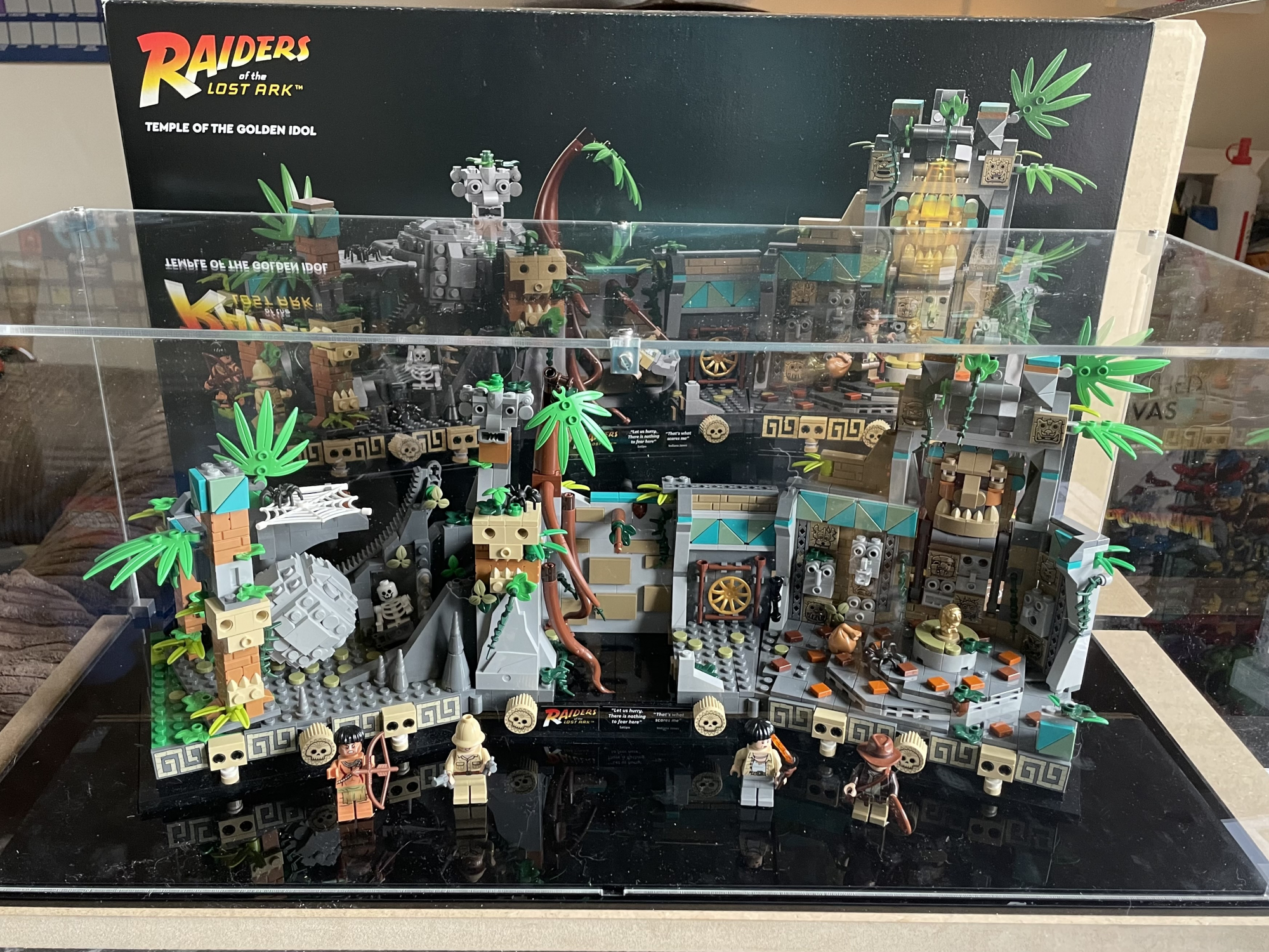 LEGO® Indiana Jones: Temple of the Golden Idol (77015) Display Case