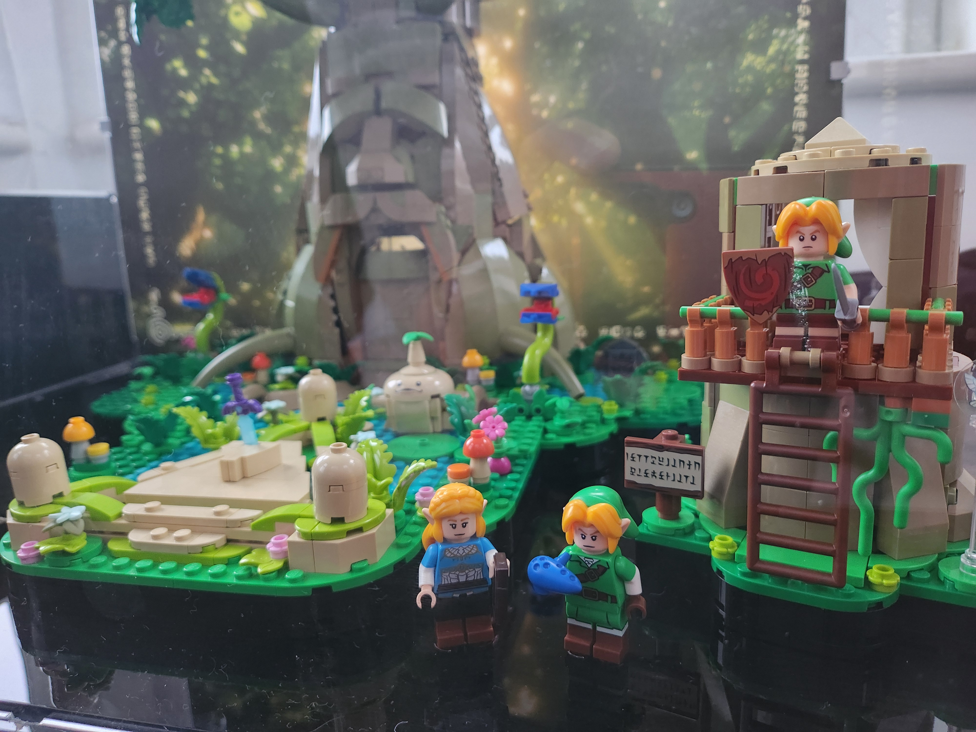 LEGO® Zelda: Great Deku Tree 2-in-1 (77092) Display Case